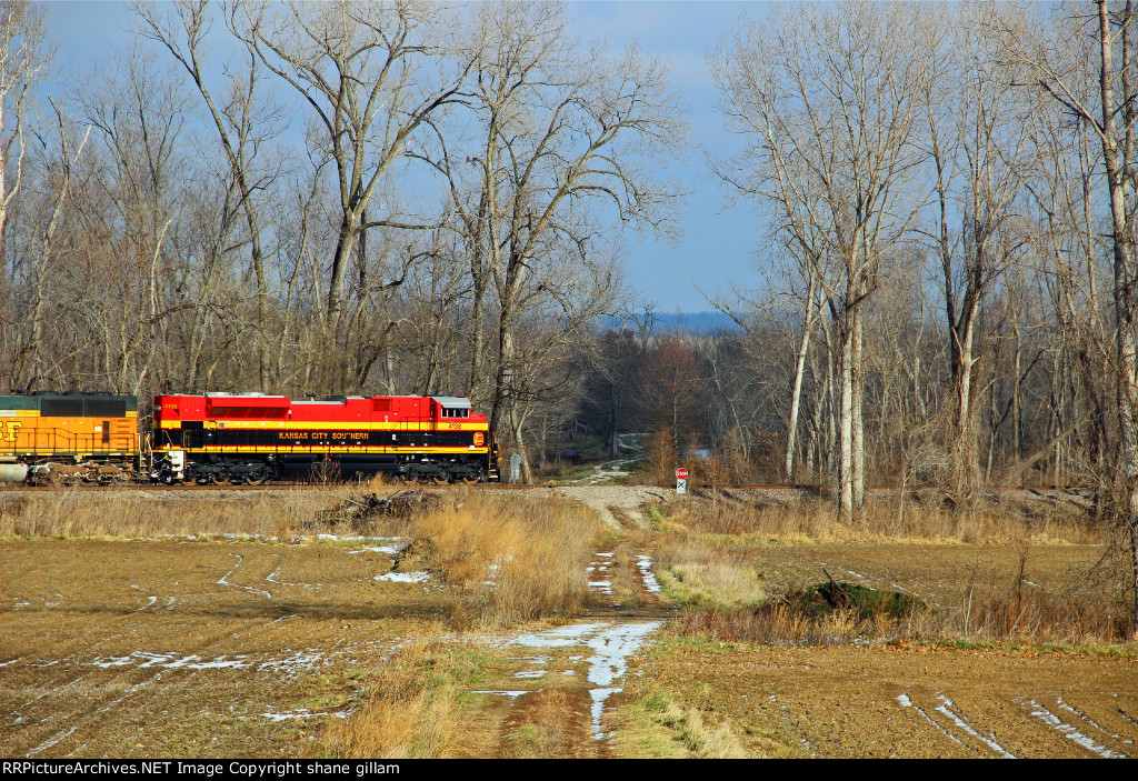 KCS 4138 Heads A SB oil train.